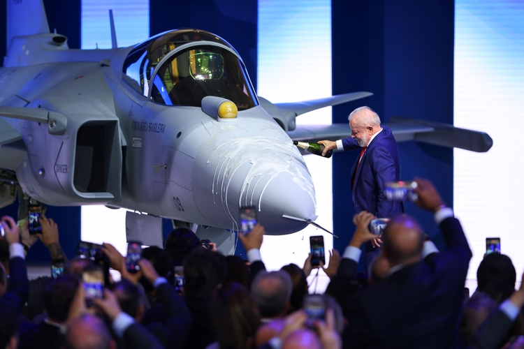 Brazil unveils first domestically produced supersonic fighter jet (EMBJ ...