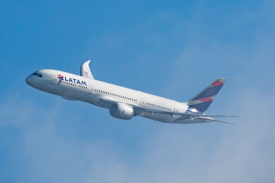 Boeing 787 ‘nosedive’ said to injure 50 passengers (NYSE:BA) | Seeking ...