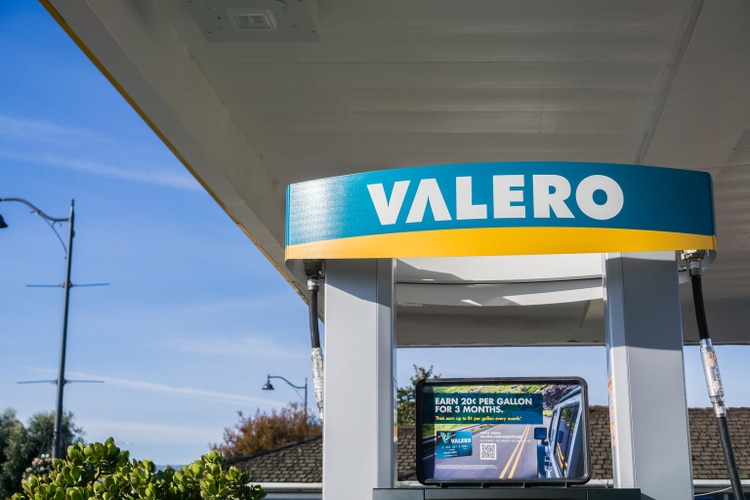 Valero Energy: Expecting Strong Results With Improving Crack Spreads ...