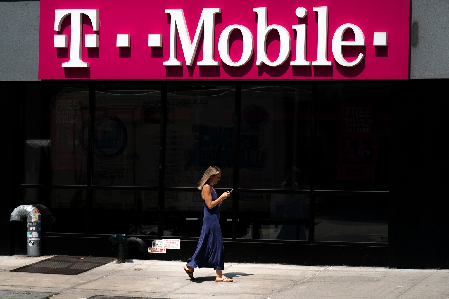 T-Mobile US stock tanks on postpaid phone adds miss; strong Q1 report gets sidelined (TMUS ...