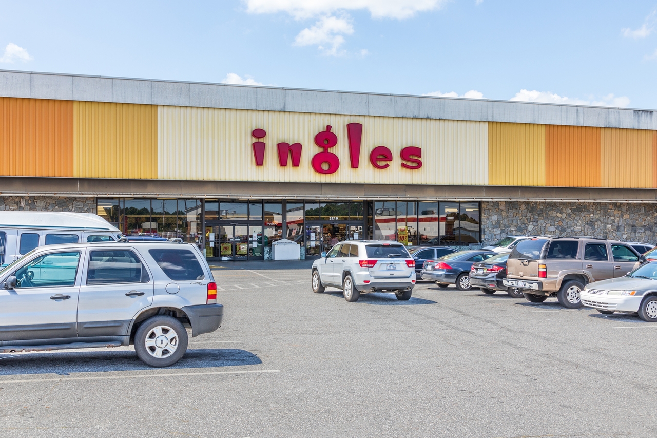 Ingles Markets Remains Severely Undervalued (NASDAQ:IMKTA) | Seeking Alpha