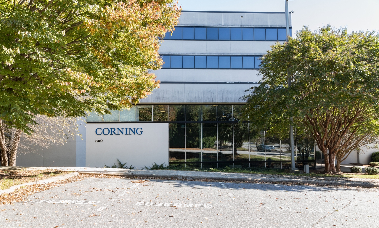 Corning jumps as Amazon enters into pact on US-based fiber optics ...