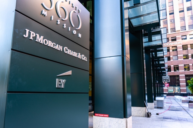 JPMorgan CFO says 2023's tailwinds will likely turn to headwinds ...