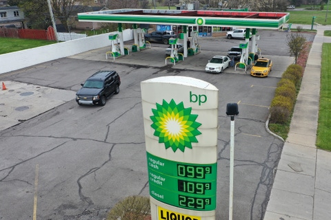Midwest gasoline prices spike as BP's Whiting refinery slowly recovers ...