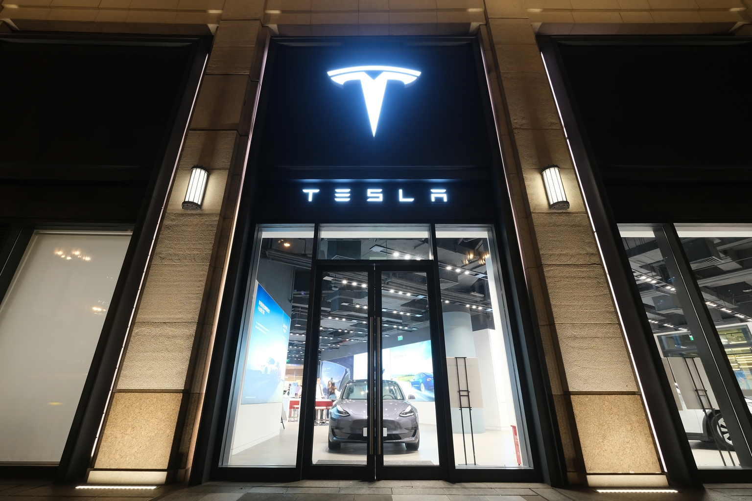 Tesla Stock: Riding The Wave (Rating Upgrade) (NASDAQ:TSLA) | Seeking Alpha