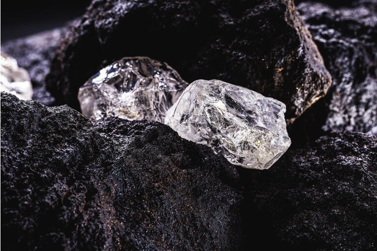 Botswana in talks with U.A.E., Oman to buy De Beers stake - Bloomberg ...