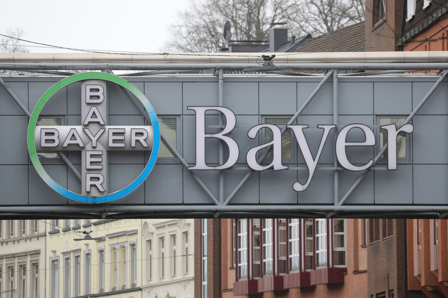 U.S. jury orders Bayer to pay $2.1B in Roundup cancer case | Seeking Alpha