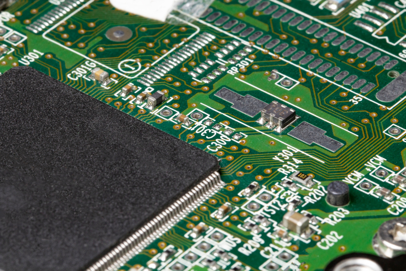 Intel is said to qualify for $3.5B in military chip grants (NASDAQ:INTC ...