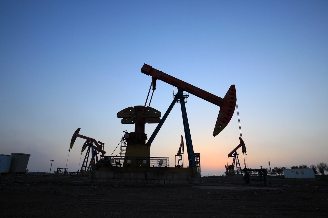 Devon Energy Stock: A Top Energy Rebound Play For 2025 (NYSE:DVN ...