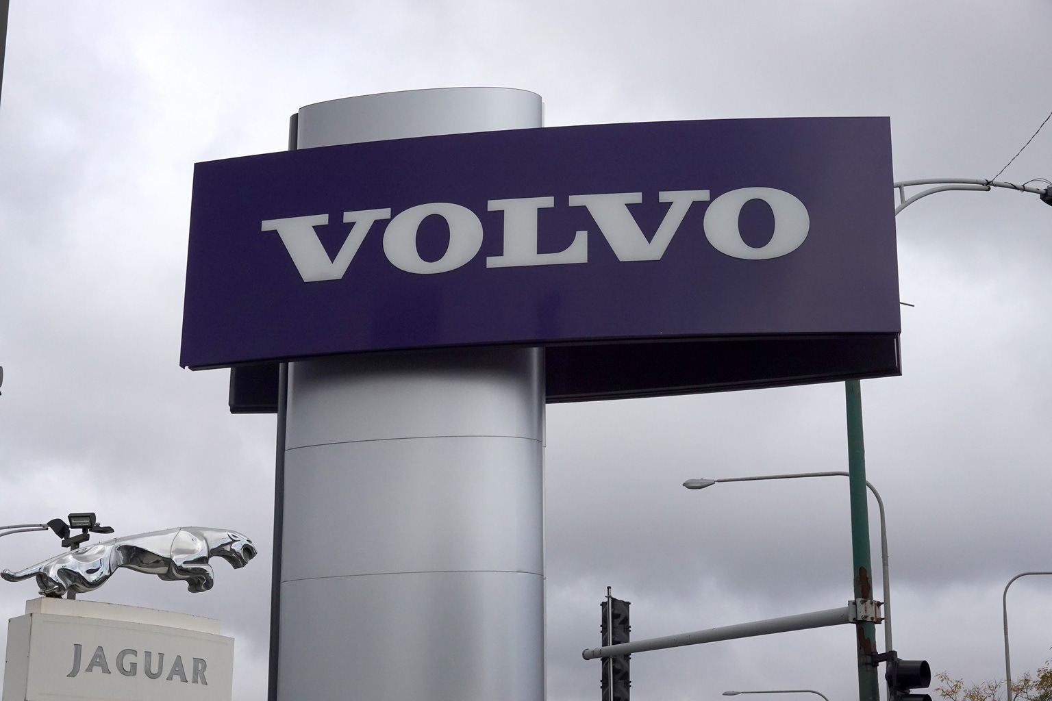 Volvo: Strong Sales Growth And Attractive P/E Ratio (OTCPK:VLVLY ...