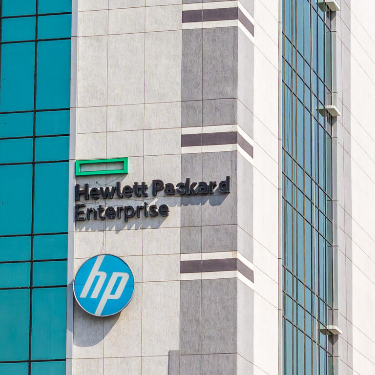 HPE surges 25% after Q2 results as analysts highlight server demand ...