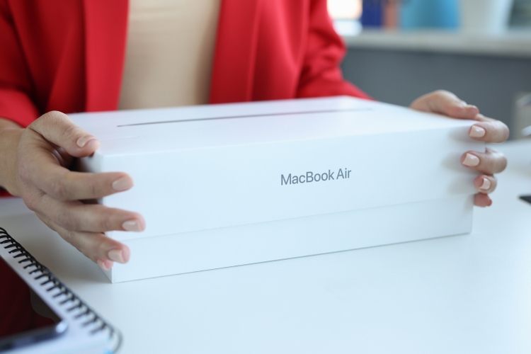 Walmart selling Apple's MacBook Air for $699 (WMT) | Seeking Alpha