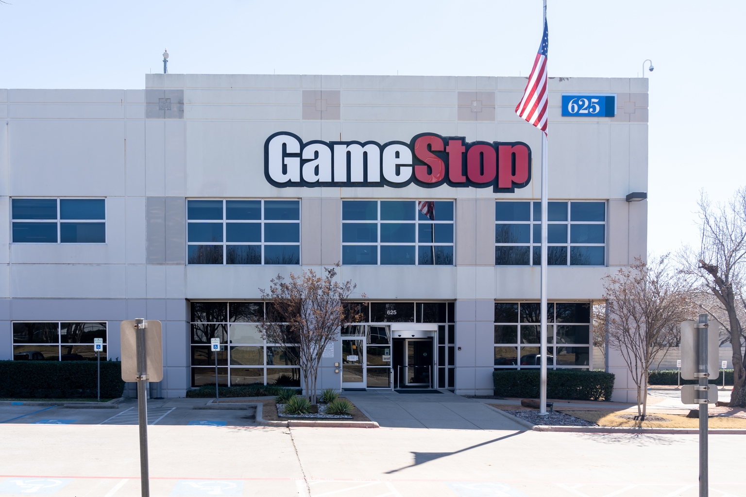 GameStop: Why A Contrarian Stance May Pay Off Ahead Of Q3 (GME ...