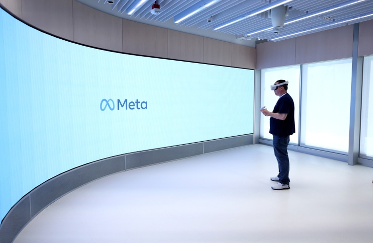 Zuckerberg's vision for AR/VR headsets different from Apple's Vision ...