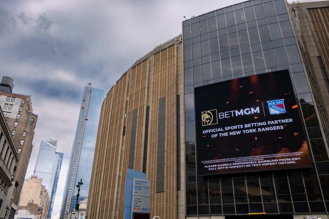 Madison Square Garden Entertainment Stock: Investor Black Box (NYSE ...