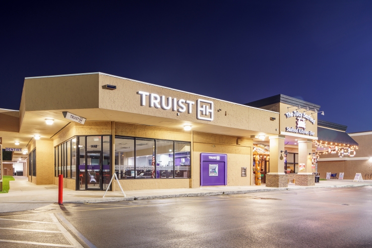 Truist Financial gets upgraded at Baird to Outperform, stock still weak ...