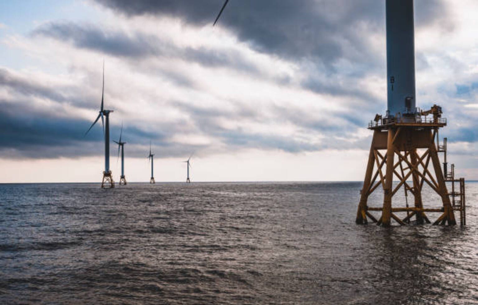 Offshore wind stocks slide after U.S. pauses projects (VWDRY:OTCMKTS ...