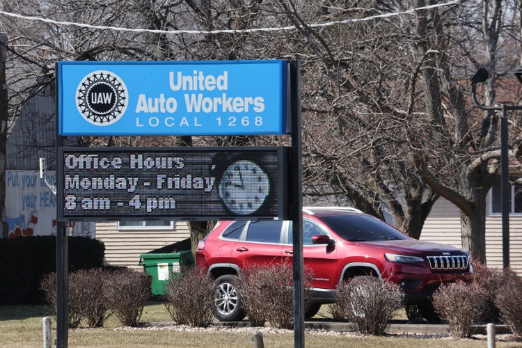 Union auto workers are expected to vote this week on strike ...
