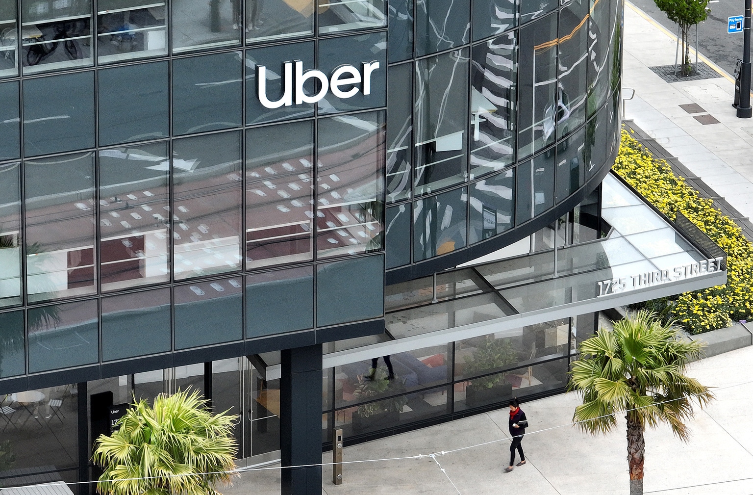 Uber Stock Keeps Crushing The Competition (NYSE:UBER) | Seeking Alpha