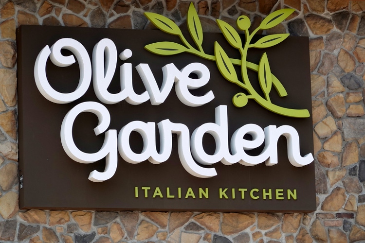 Darden Restaurants lowers full-year sales guidance after soft quarter ...