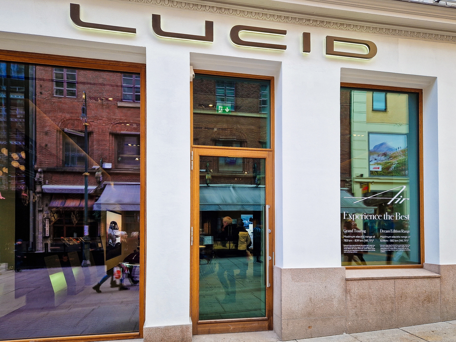 Lucid Group: Negatives Outweigh Positives (NASDAQ:LCID) | Seeking Alpha