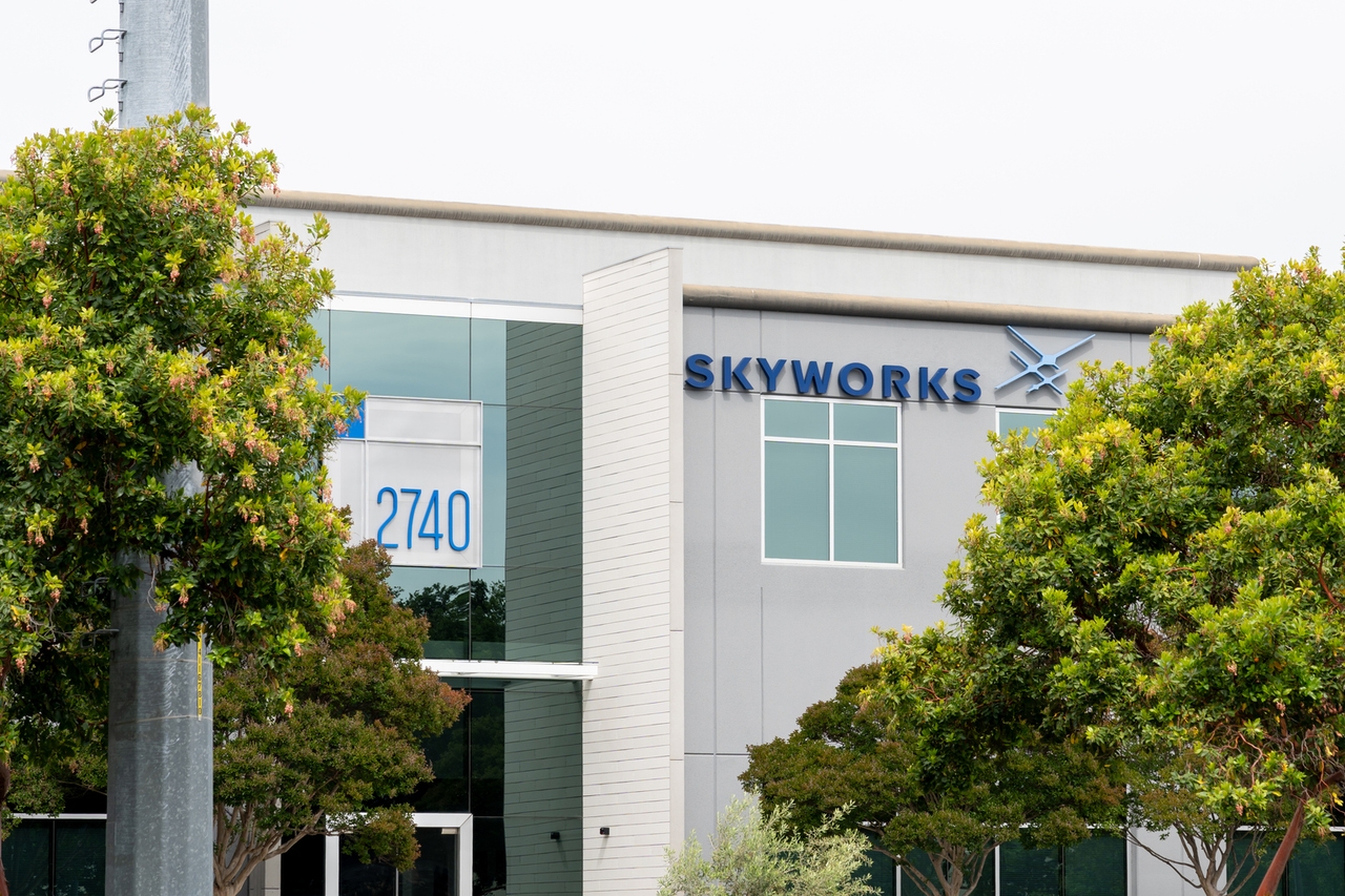 Skyworks sinks after Q2 results, new Android win; Qorvo follows ...