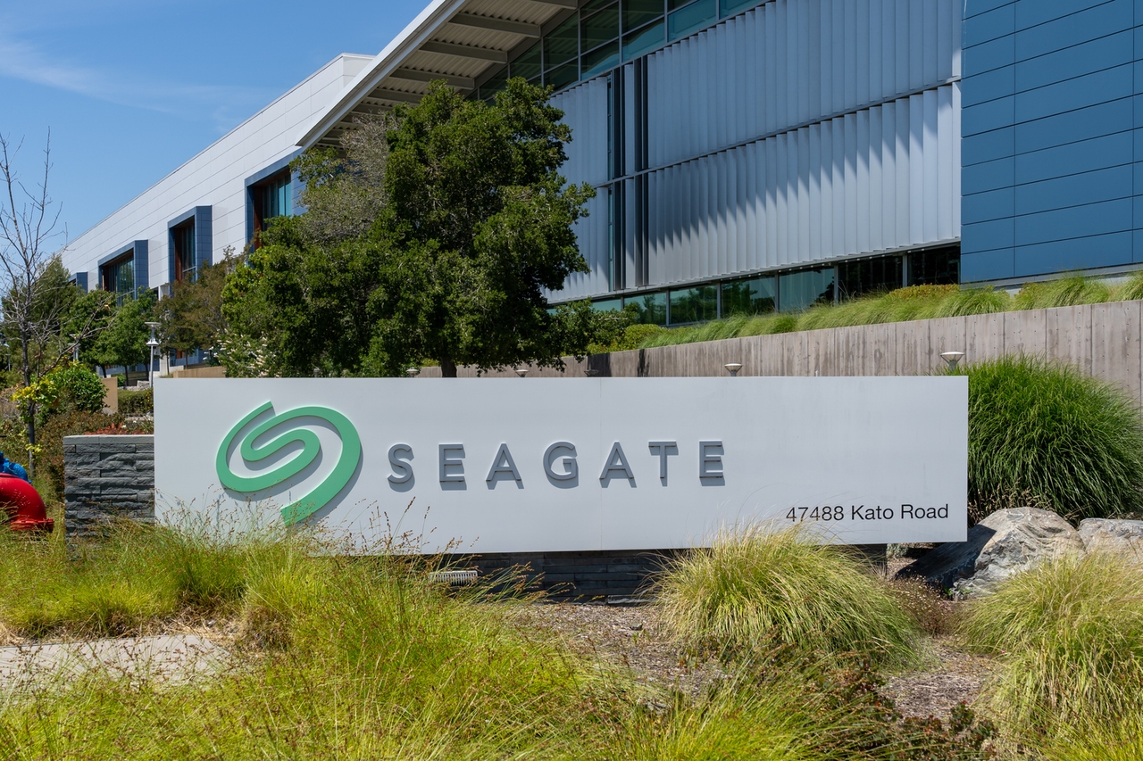 Seagate's Winning Strategy: HAMR Technology, Growing Margins, And ...