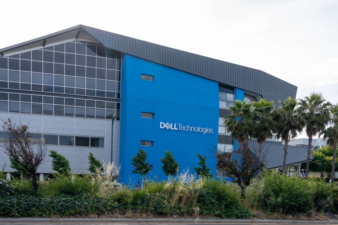 Dell launches touch-screen XPS 13 starting at $699 to rival Apple (DELL ...