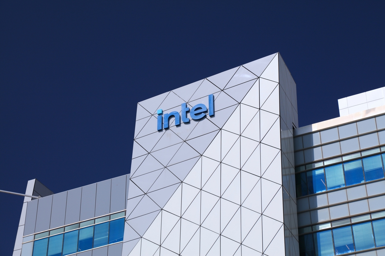 Intel Stock Q1 Earnings: Turning A Large Ship Takes Time (Rating Upgrade) (NASDAQ:INTC ...