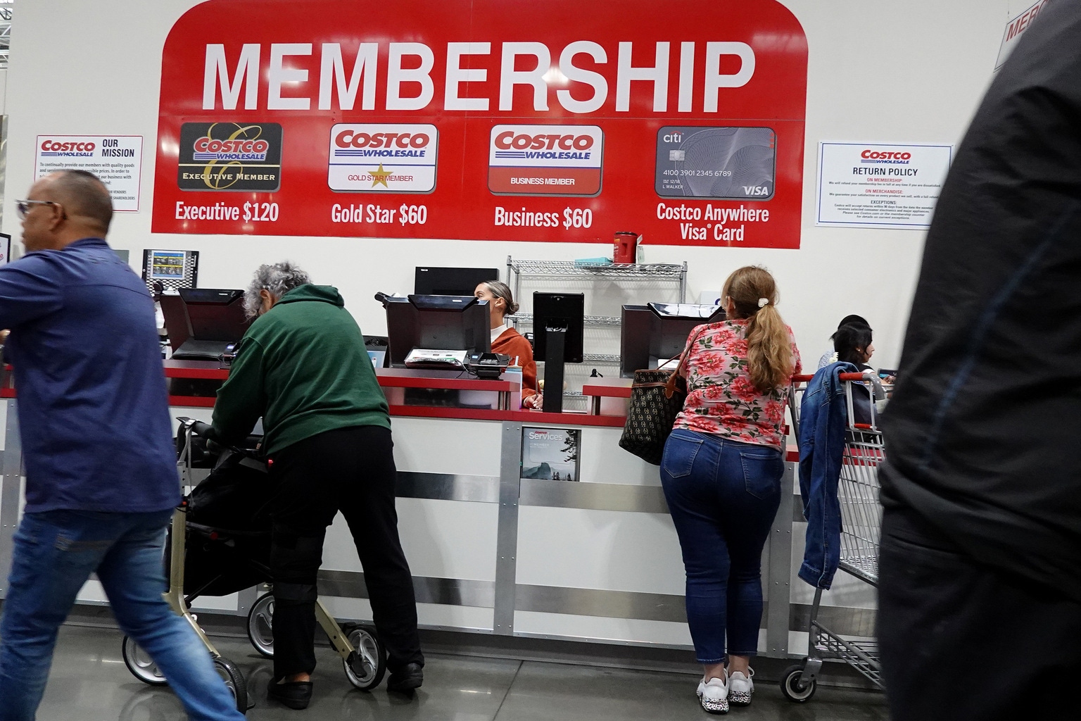 What Everyone Gets Wrong About Costco: Memberships Are Vital, But Not ...