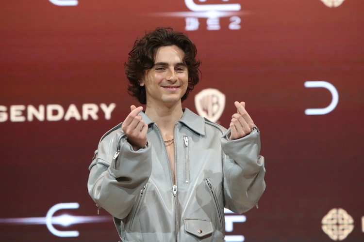 Warner Bros. signs Chalamet to multi-year deal after 'Dune,' 'Wonka' hits (NASDAQ:WBD) | Seeking ...