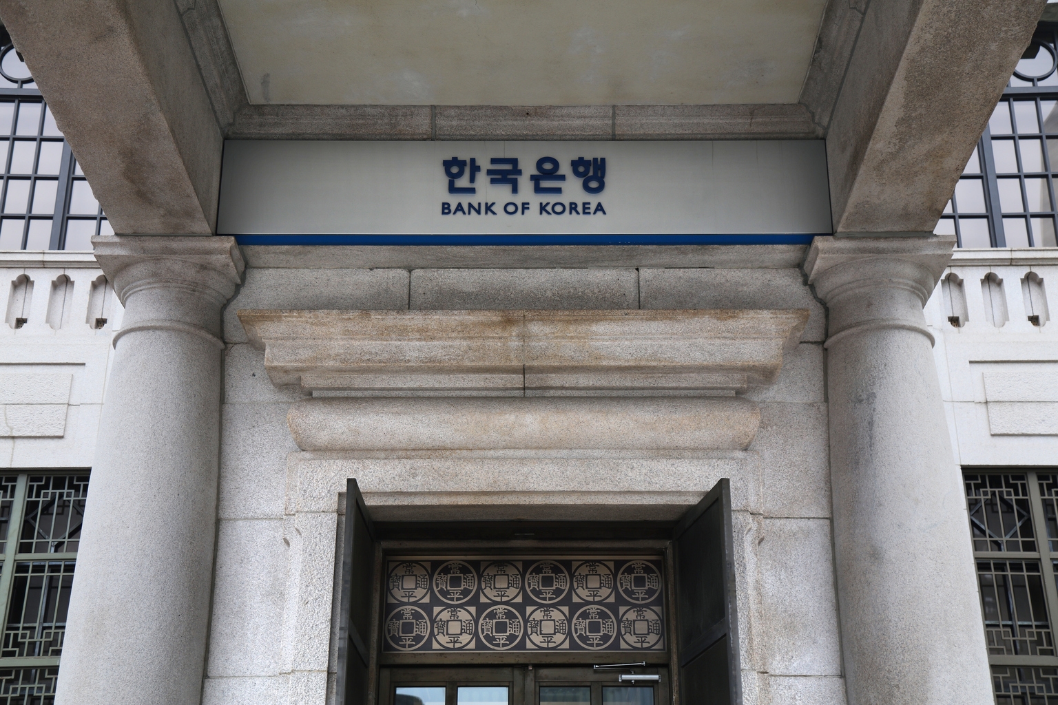 Bank of Korea Stands Pat, Ending Its Easing Cycle, Amid Currency ...