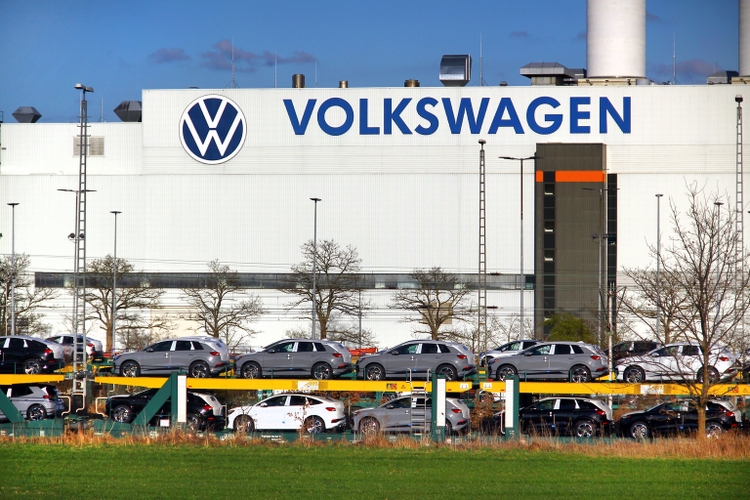 Volkswagen ending vehicle production at Dresden (VWAGY:OTCMKTS ...