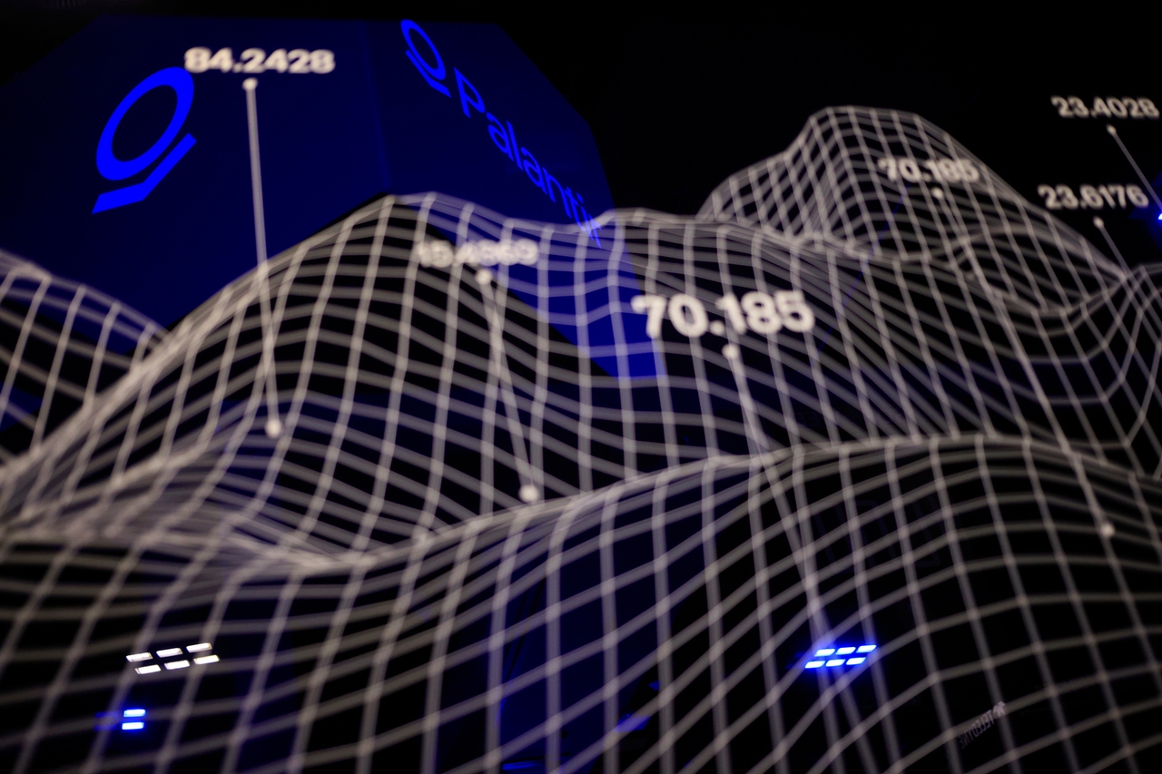 Palantir: Defying Valuation Gravity (NASDAQ:PLTR) | Seeking Alpha