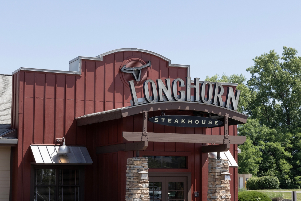 Darden Restaurants beats FQ3 outlook, raises profit and sales guidance ...