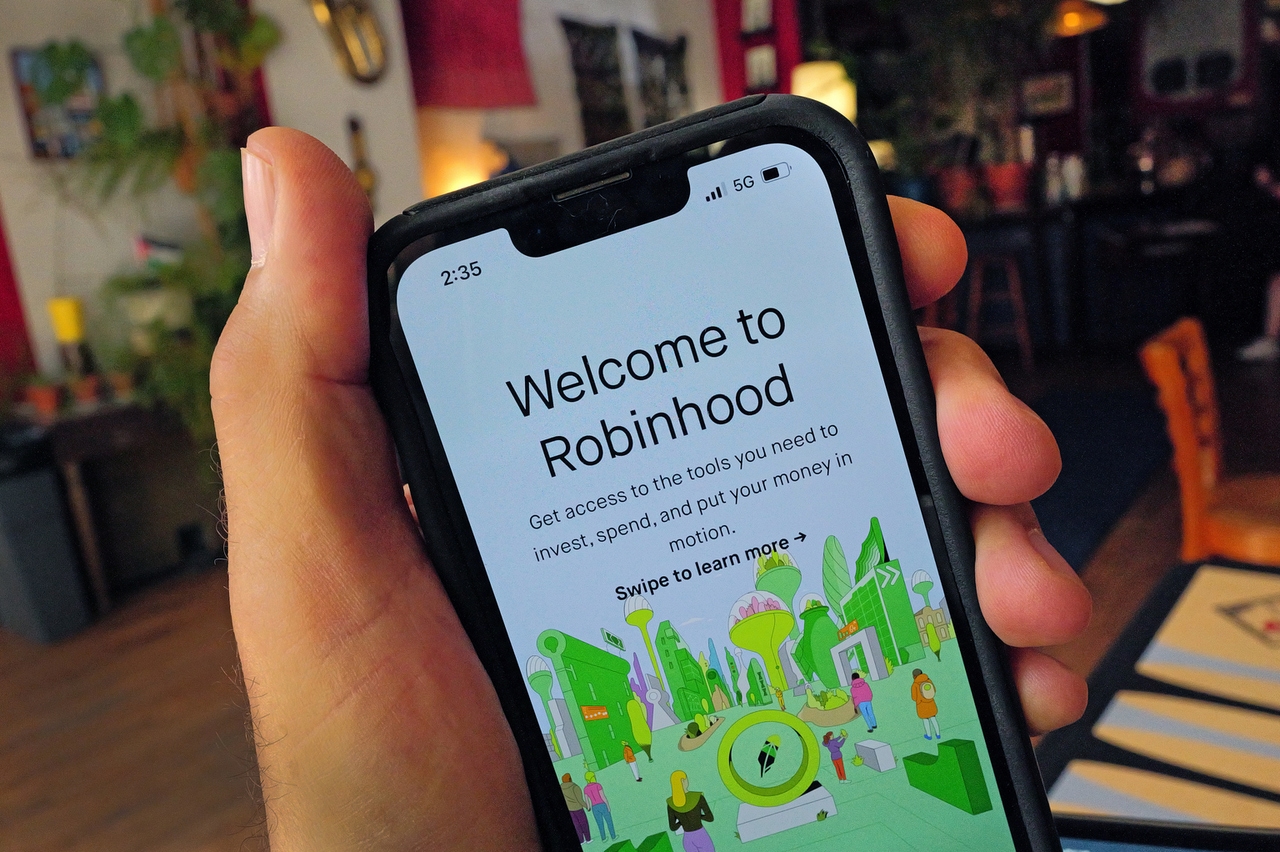 Robinhood launches agentic trading and credit card (HOOD:NASDAQ ...