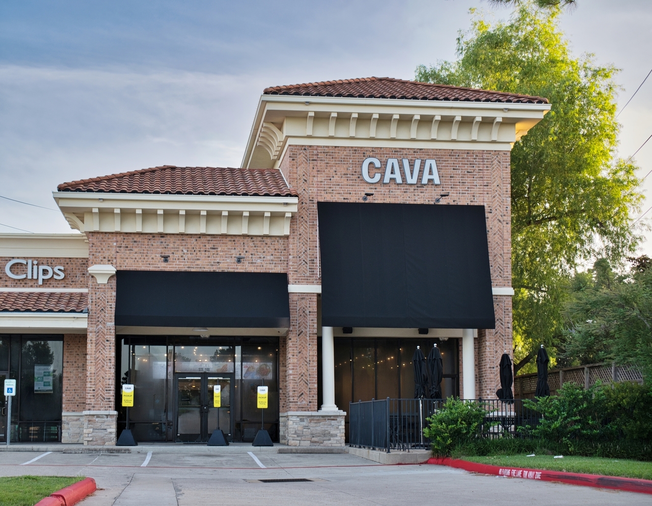 CAVA Group Stock Falls Despite Q2 EPS Beat, But Still Only A Hold ...