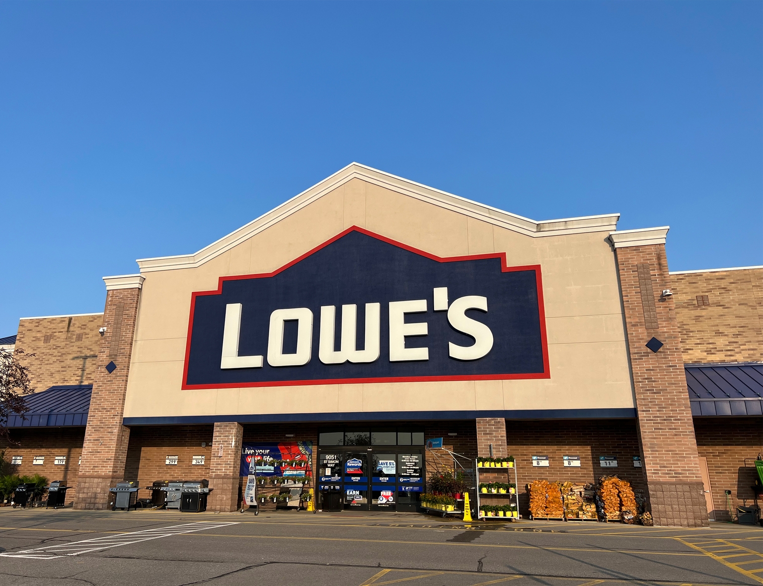 Lowe's: Working On Its Pro Offerings (NYSE:LOW) | Seeking Alpha
