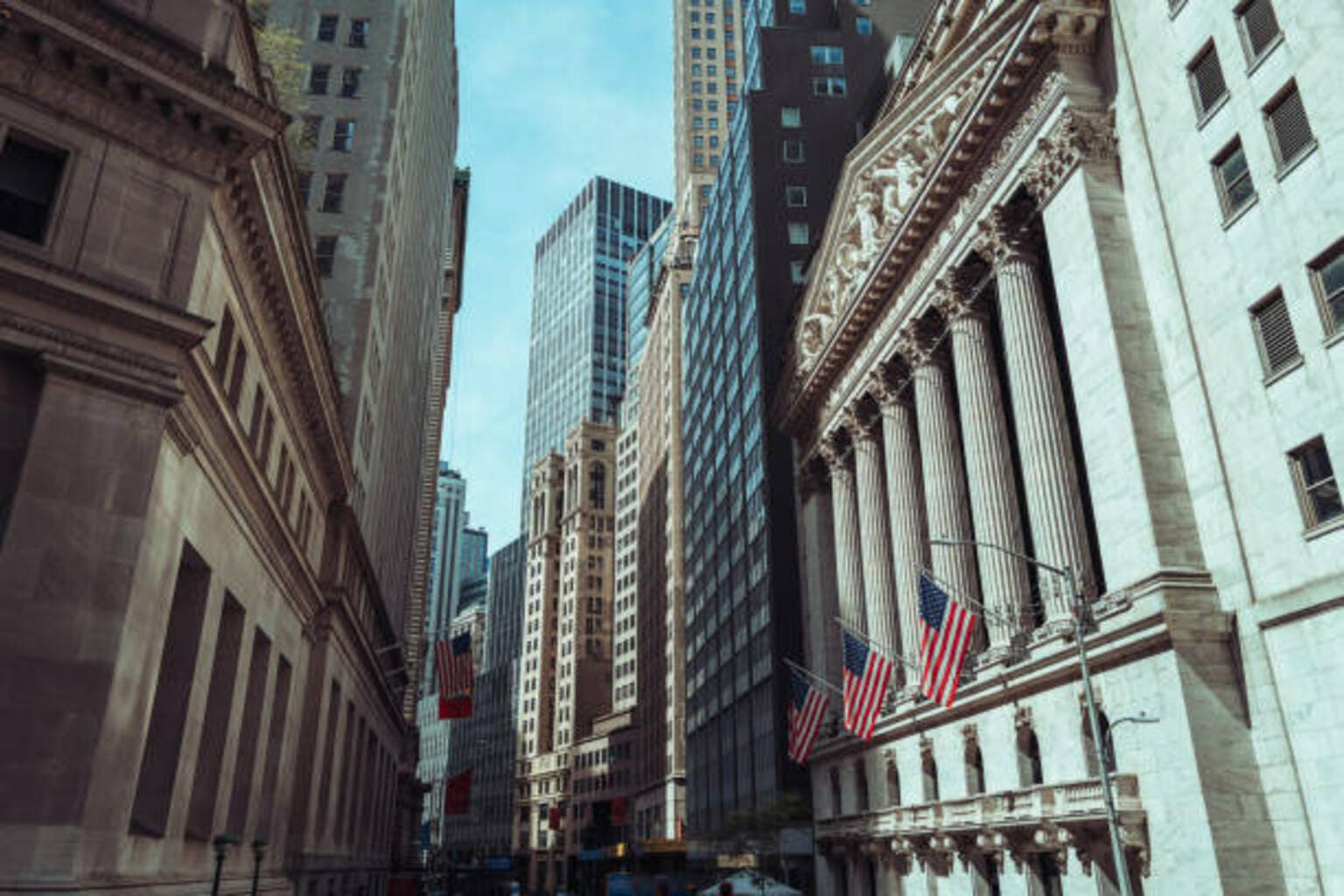 U.S. stocks end lower to start the New Year's shortened week (SPX ...