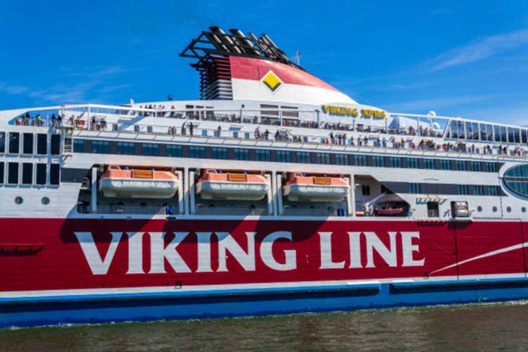 Viking unveils its electric motor coach for guest transportation in ...