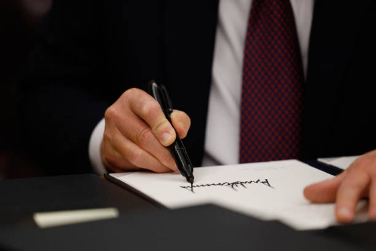Trump inks executive order for vetting advanced AI models | Seeking Alpha