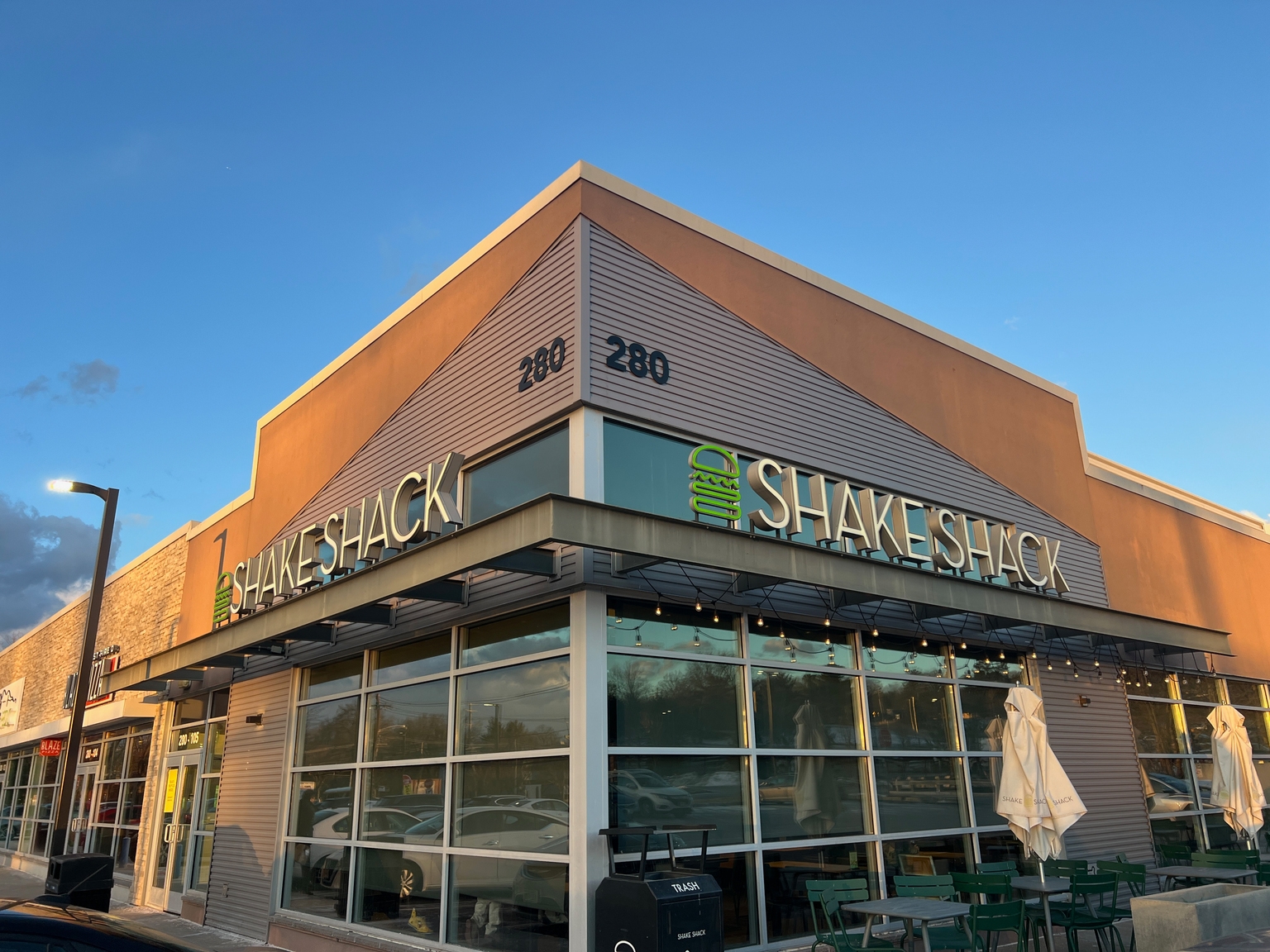 Shake Shack: Still Too Early To Turn Bullish (NYSE:SHAK) | Seeking Alpha