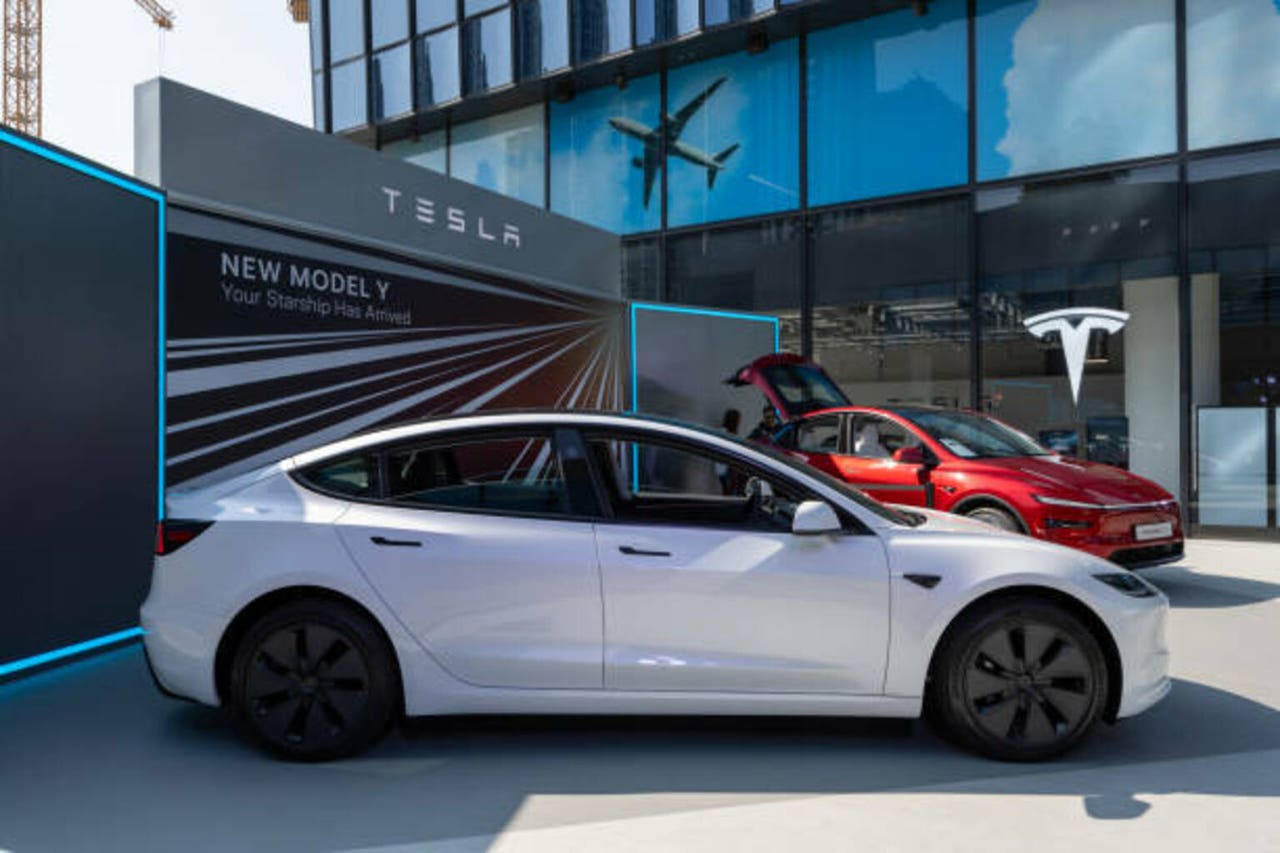 Tesla to integrate Deepseek, Doubao AI in Chinese EVs -- Bloomberg ...