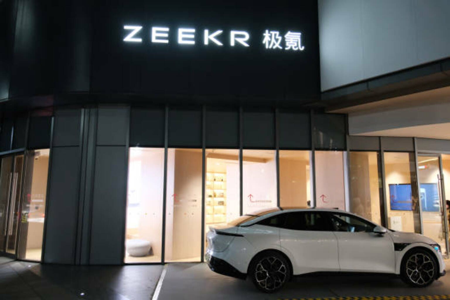 ZEEKR Intelligent narrows its quarterly loss as deliveries ramp up (ZK ...