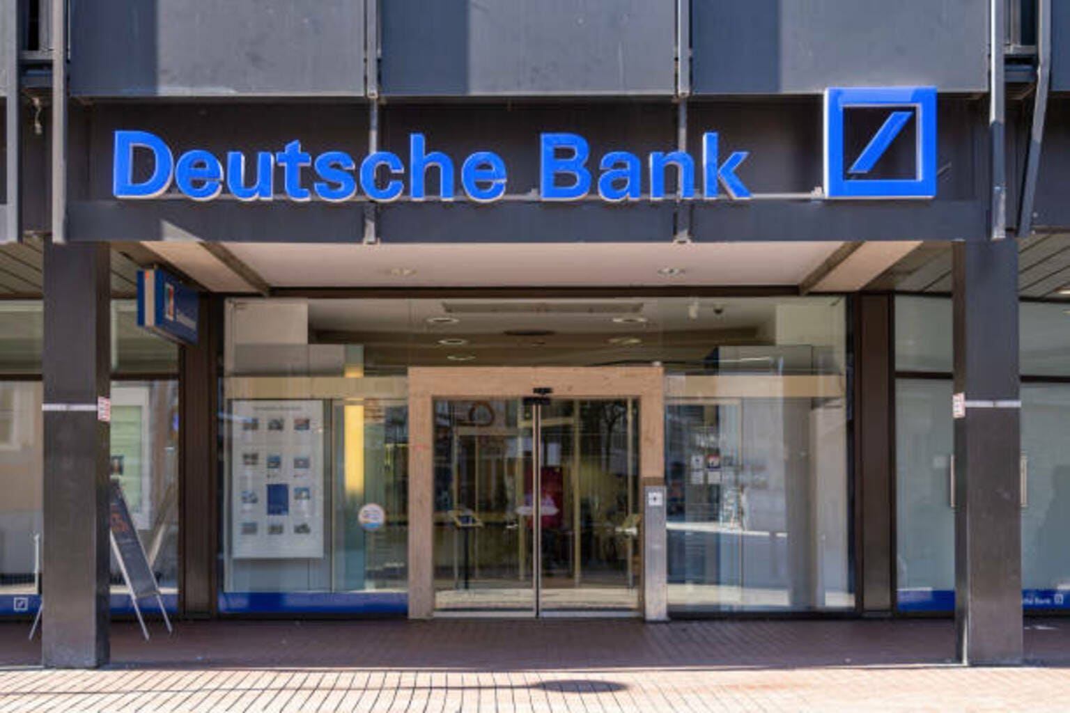 Deutsche Bank plans bonus pool increase of over 5% - report (DB:NYSE ...