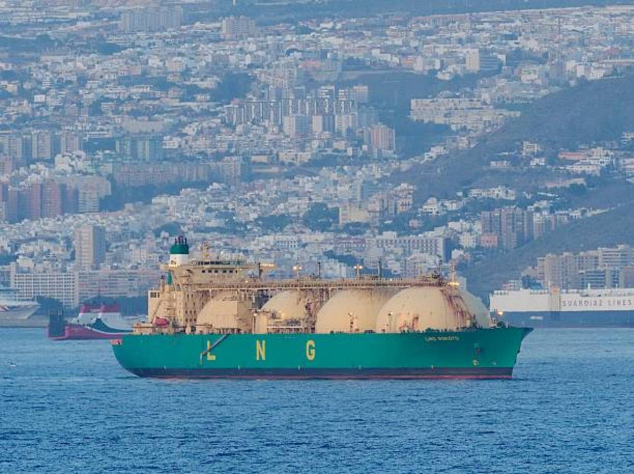 Quant ratings highlight LNG stocks as Qatar shutdown sparks global gas ...