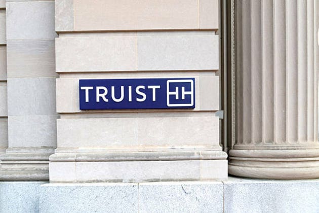 Truist Financial Q4 earnings beat, revenue misses; issues soft guidance ...