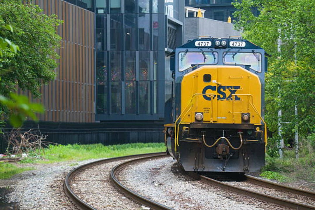 CSX rallies to a new 52-week high after showing operational improvement ...