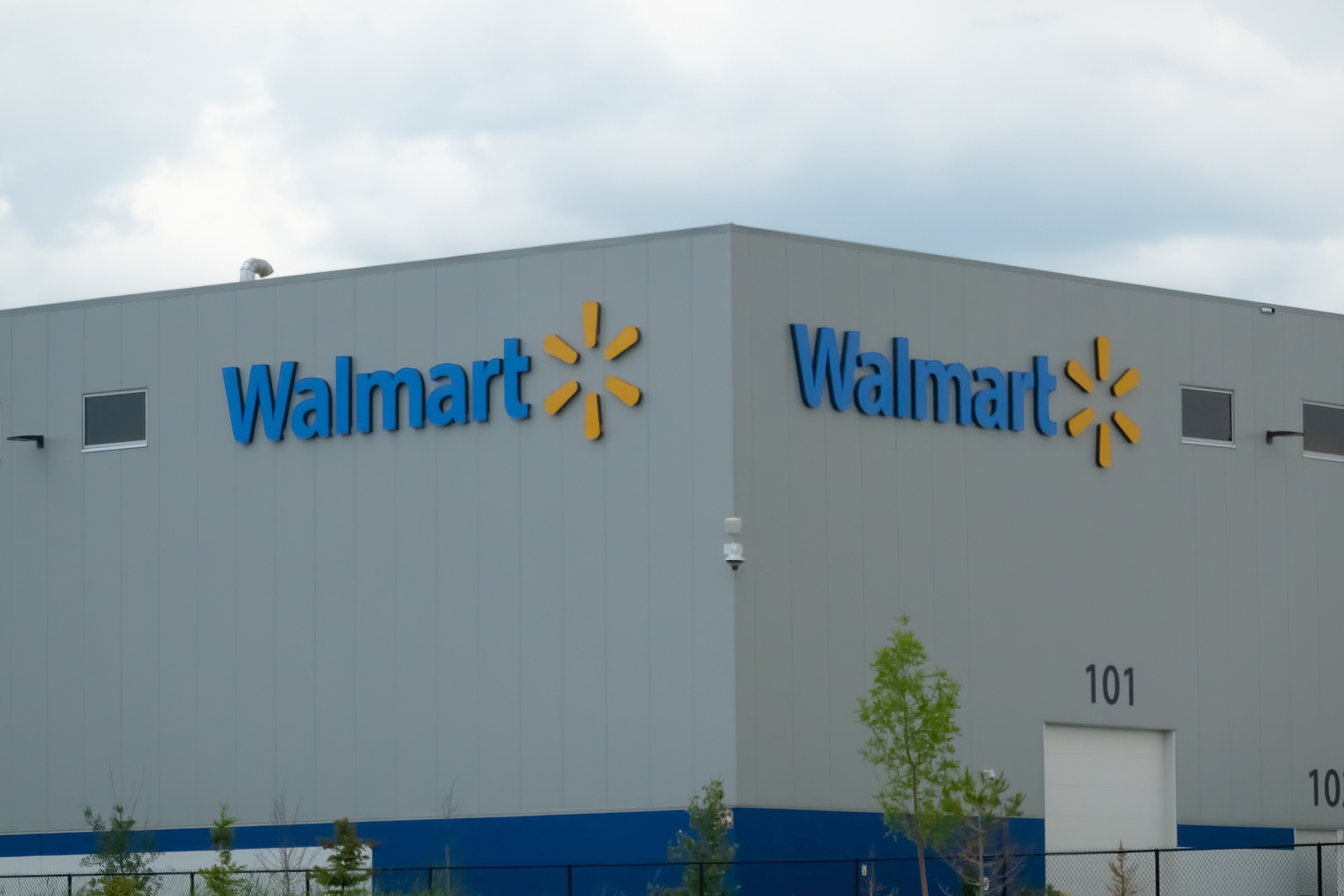 Sell Walmart Stock Before It Loses Its $1T Valuation (NASDAQ:WMT ...