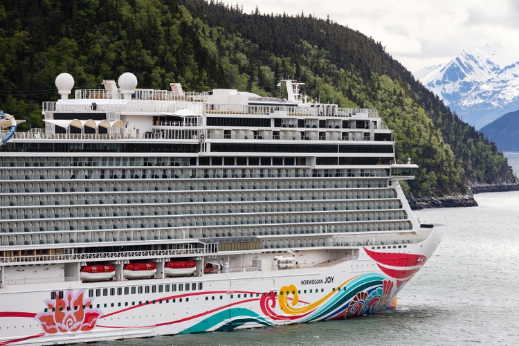 Cruise line stocks rally amid strong Wave Season data (CCL:NYSE ...